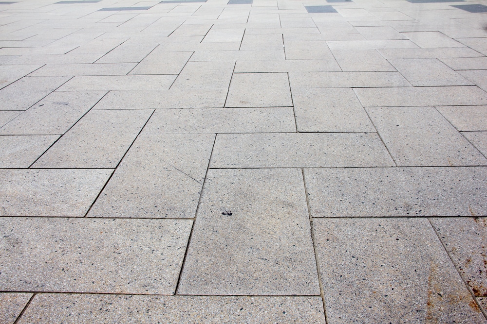 Prix de pose d'un dallage extérieur : notre guide complet - monEquerre.fr