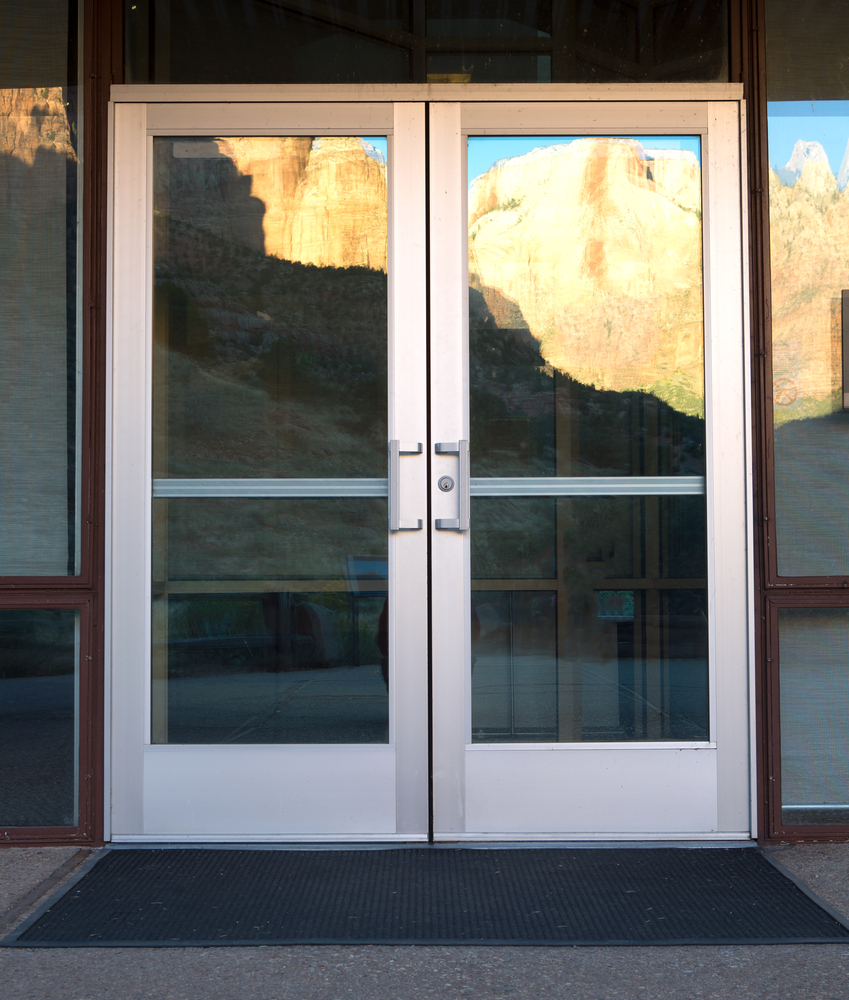 Prix porte d'entrée en aluminium : vrais tarifs 2024 - monEquerre.fr