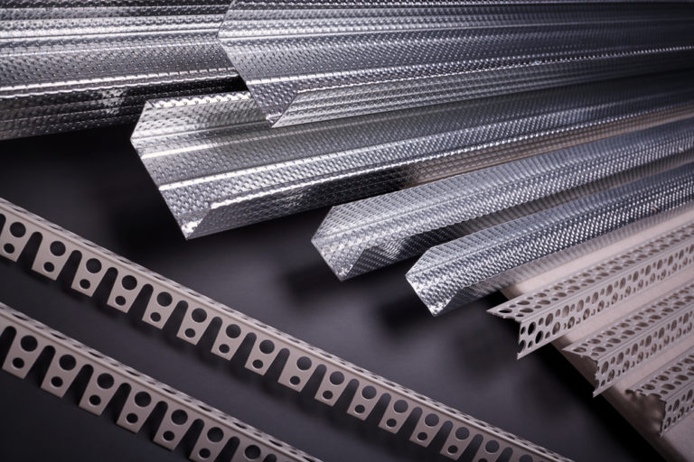 Différence entre une cornière placo et un rail placo : comment choisir ...