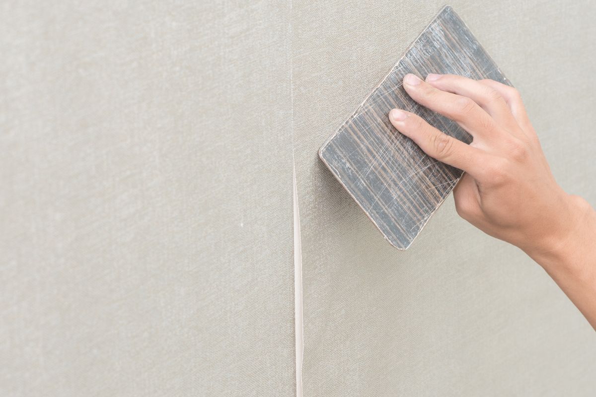 Comment poser du papier-peint en 6 étapes : notre guide complet - monEquerre.fr